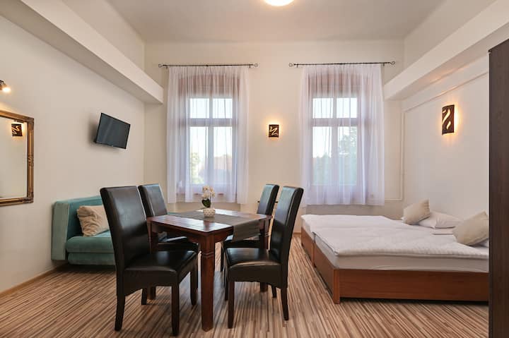 Világóra Apartman I.-polgári Lakás A Belvárosban - Gyula