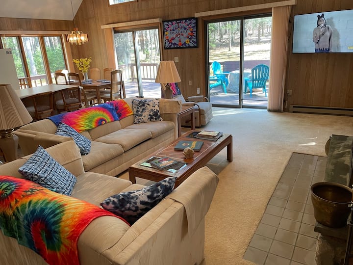 Secluded & Bright Home Located Near All In Bethel - Bethel, NY