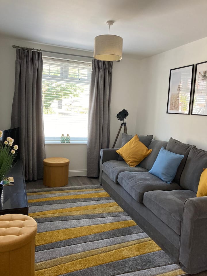 1 Bed Apartment With Parking. Close To Beaches - Newquay