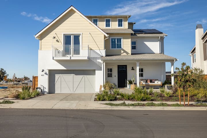 Waterfront Retreat W/dock & Breathtaking Sunsets - Discovery Bay, CA