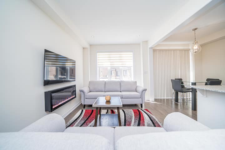 New Bright And Spacious  Property In Richmond Hill - Markham