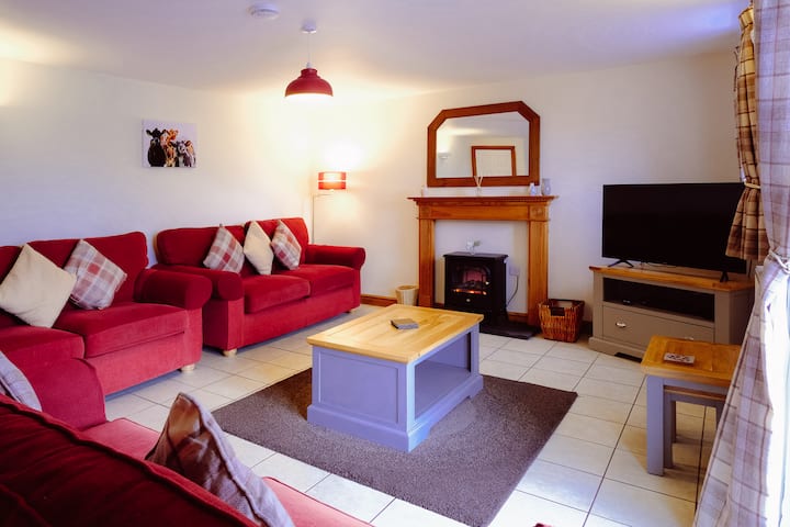 Dairy Cottage - Spacious 3 Bedroom On A Rural Farm - Wrexham