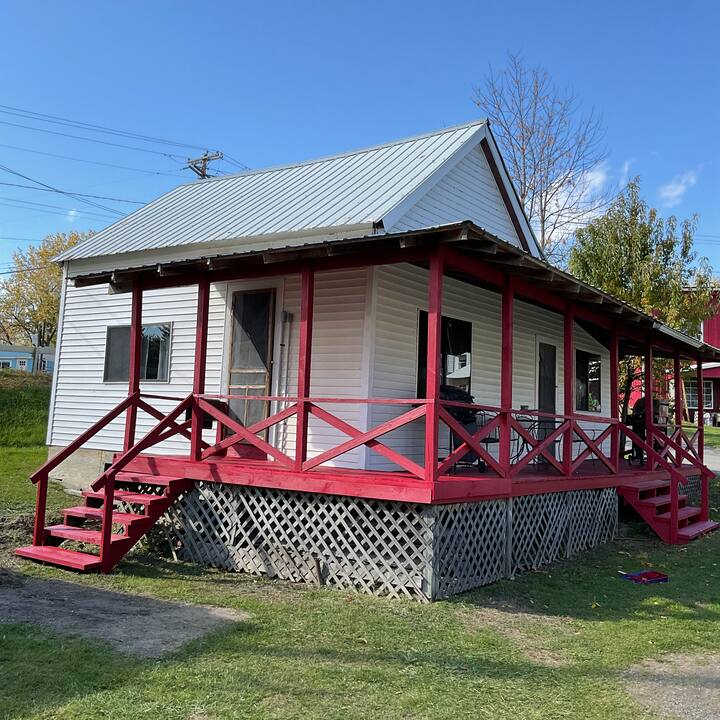 Midway Camps -Fish Camp Cabin, Randy’s Suite. - Brockville