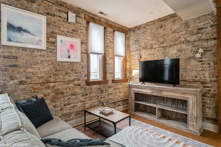 Bucktown Brick Cottage Apartment - Roscoe Village - Chicago