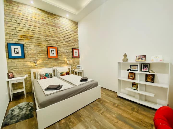 Central Studio In Central Budapest - Brick House - Budapest