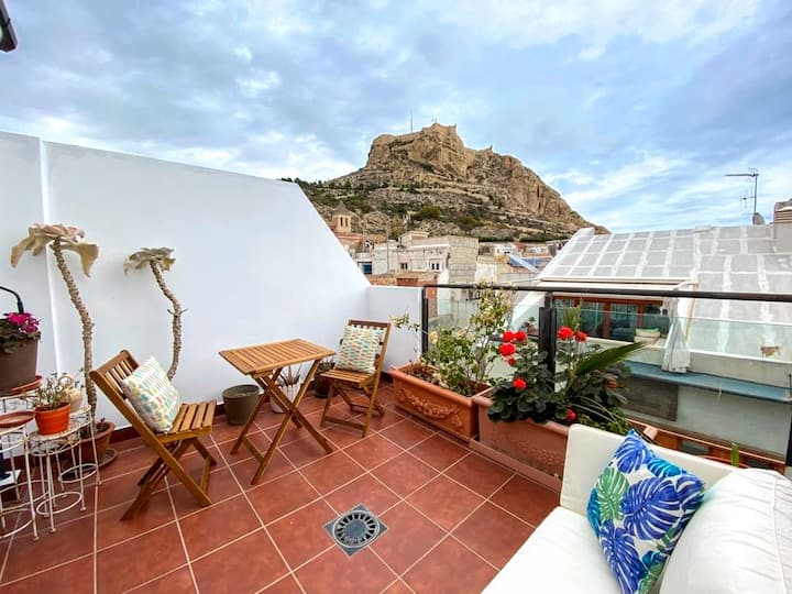 Castle View Apartment In The Historic City Center - Alicante