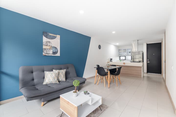 Moderno Apartamento Con Balcón Laureles 5 - Medellín
