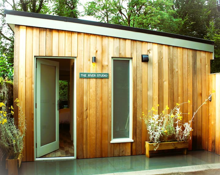 Relaxing Studio Space Overlooking Water And Woods - Windermere, UK