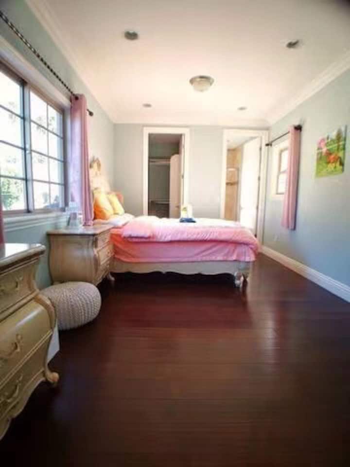 豪华独栋房中的独卫标准双人房 - Pasadena, CA