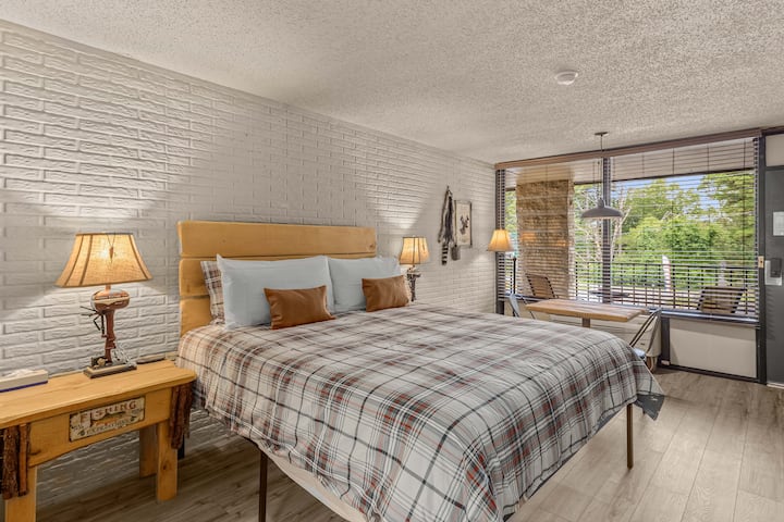 King Bed|fast Wifi| 40" Tv| Salt Water Pool - Eureka Springs