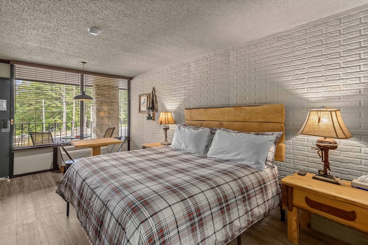 King Bed, Wifi, 50" Tv, Fire Pit, Salt Water Pool - Eureka Springs