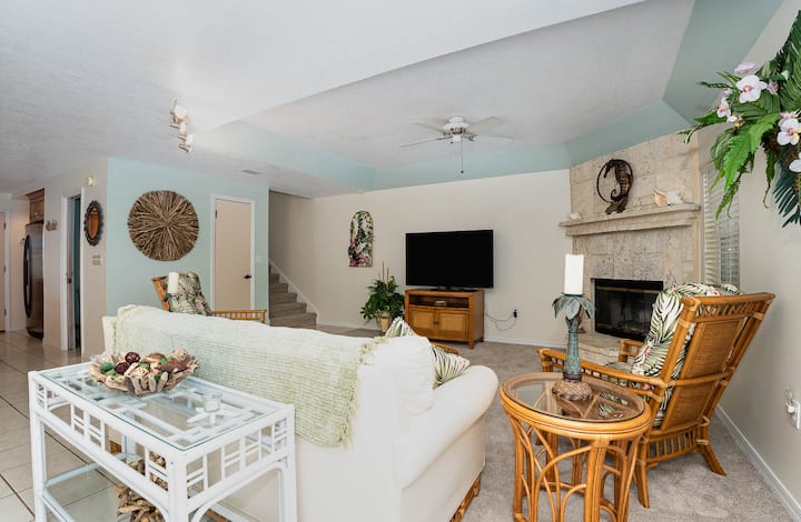 Surfin Seahorse - Beachside 3/2.5 Townhome W/pool - Cocoa Beach, FL