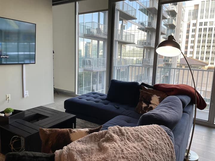 Loft style high rise apartment in Uptown - Serviced apartments for Rent ...