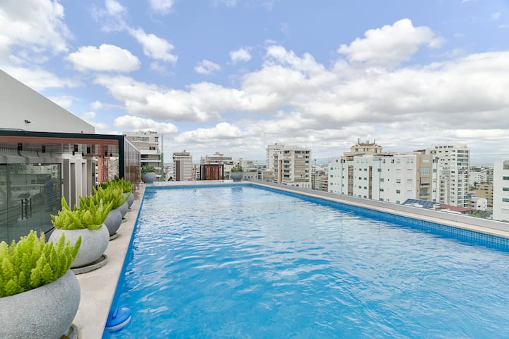 Downtown Piantini/pool/gym/amenities/fwifi/1br - Santo Domingo