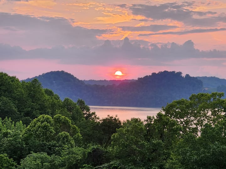 Center Hill Lake Lake House Vacation Rentals - Tennessee, United States ...