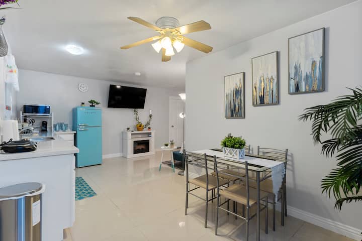 1 Br 1 Bath Private Entry/yard Entire In-law House - Las Vegas Strip, NV