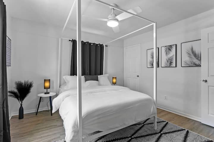Modern B&w Inspired Apt. In Heart Of Tampa Bay - Amalie Arena
