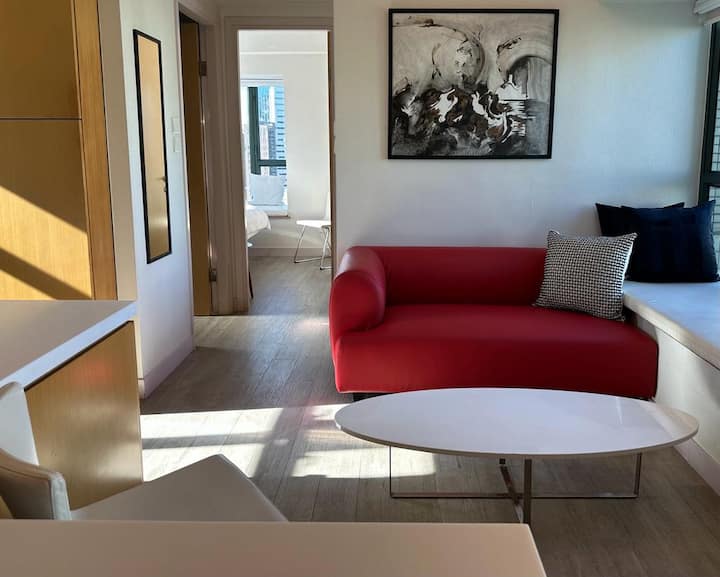 Long-stay Wanchai 2-br Flat- Airy & Charming - Hong Kong