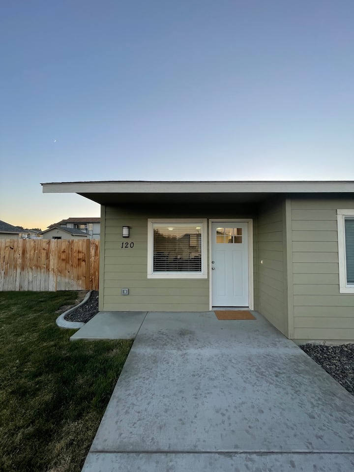 Modern Downtown Duplex - Pasco, WA
