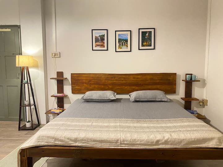 Handcrafted 2 Bedroom Family Service Apartment - Shillong