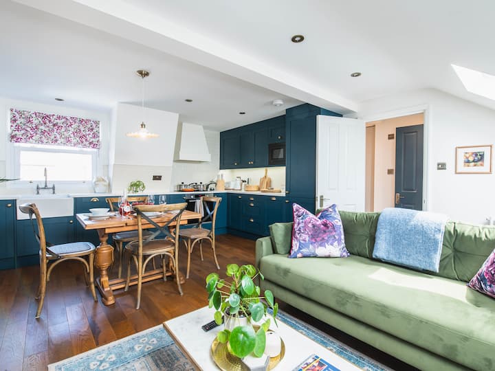 Relaxing Balcony Getaway In Fulham & Hammersmith - Barnes
