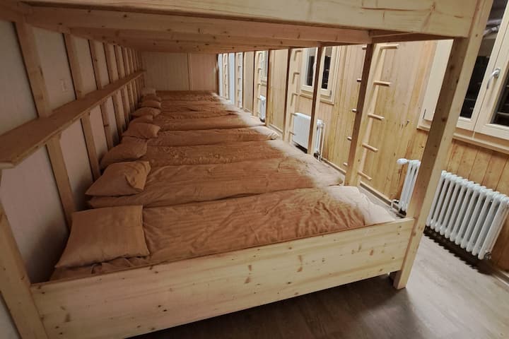 Dortoir 6 Lits Dans Une Cabane De Montagne - Lenk