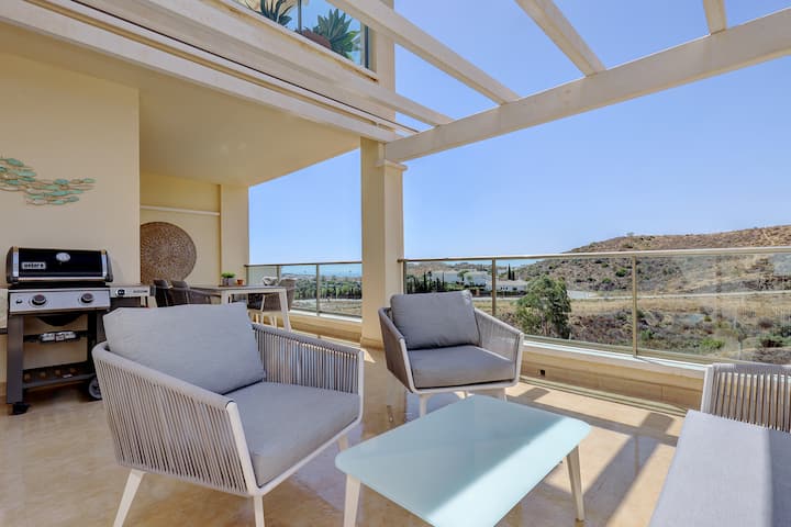 New! Contemporary Apartment With Views. 8.2.6! - Mijas