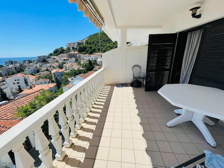 Spacious Apartment With A Huge Terrace, 2 Bedrooms - ブドヴァ