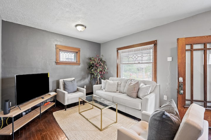 Homely 3-br Home, Right Next To Metrohealth Campus - Cleveland, OH