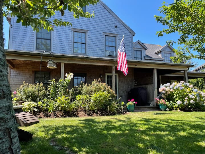 Lovely 4 Bedroom In Central Mid Island Location - Nantucket, MA