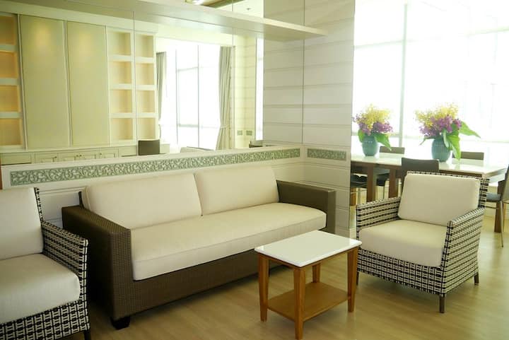 Two Bedroom Loft Style Condo, River View Pool - Bangkok
