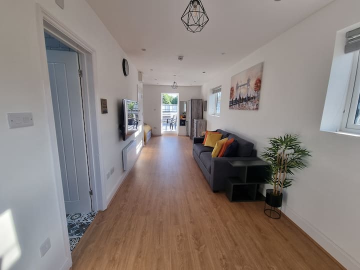 Roof Terrace Kingbed Studio Flat 1min From Station - London