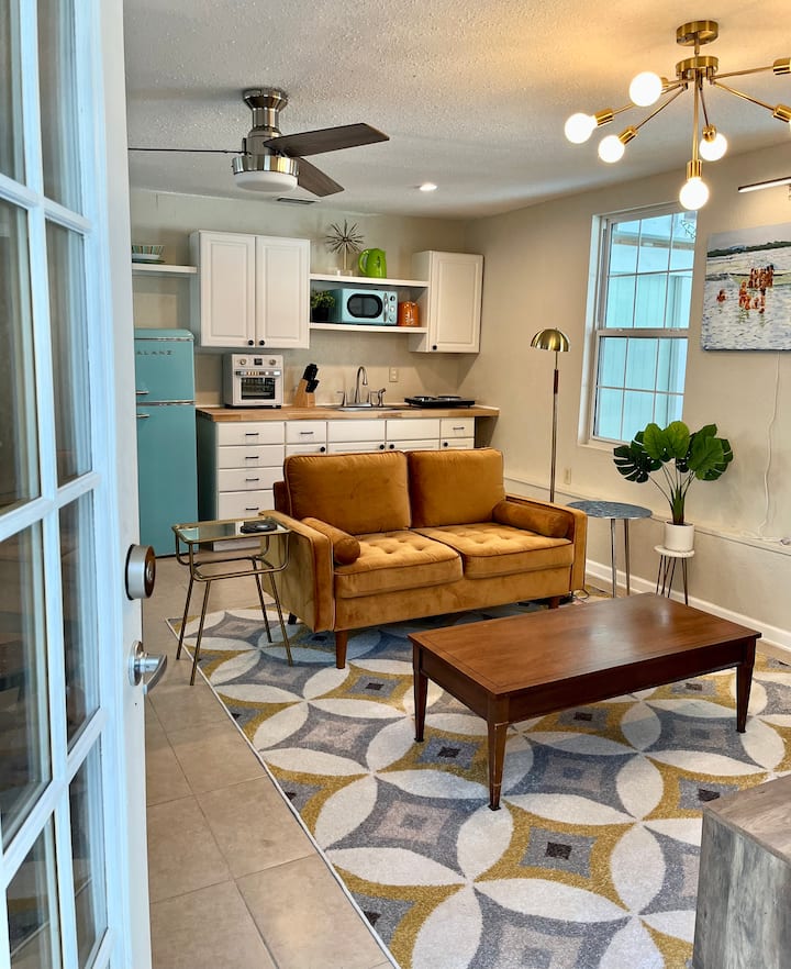 Adorable Poolhouse, Sleeps 4, Pets, Walk Downtown - Mount Dora, FL