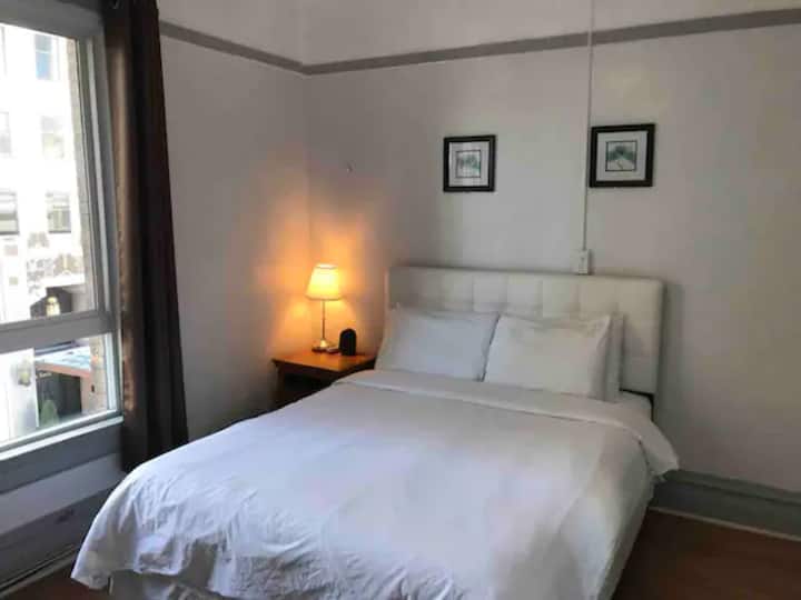 (20) A Private Bedroom With Bathroom - San Francisco, CA