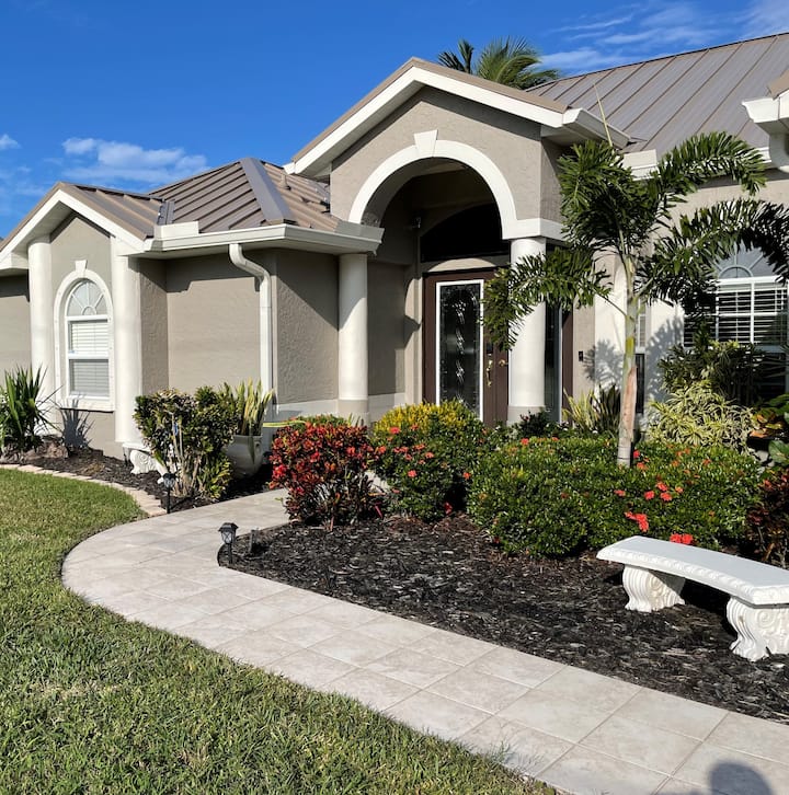 Gorgeous Relaxing Private Home. Endless Summer - Port St. Lucie, FL