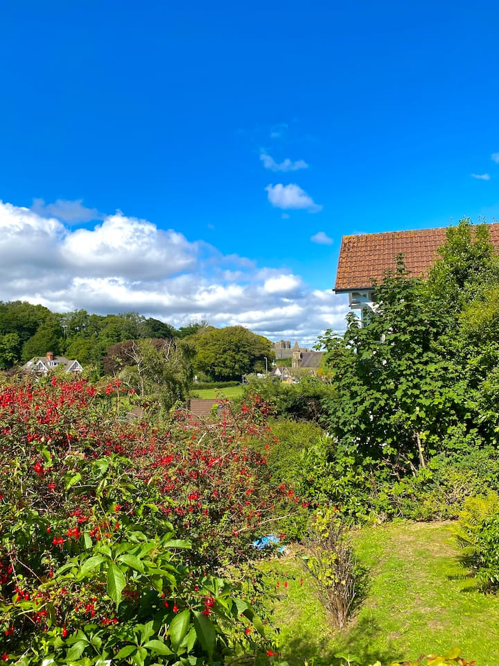 Underhill
Central Mumbles 2 Bed With Parking - The Mumbles