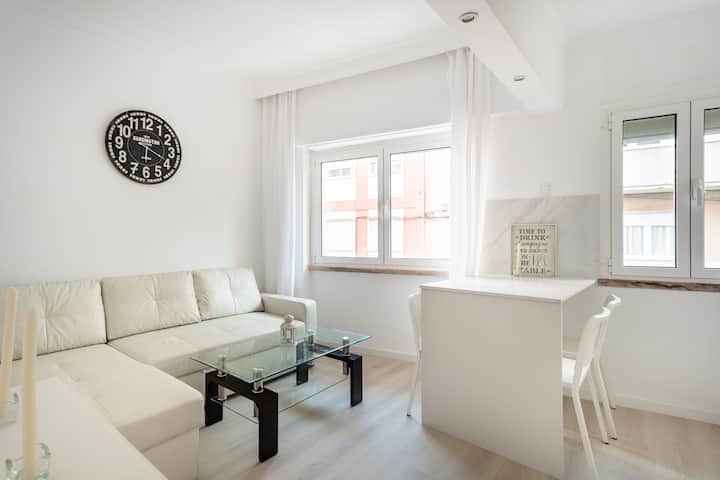 Affordable Apartment Close To Lisbon Airport - Lisbon Portela Airport (LIS)
