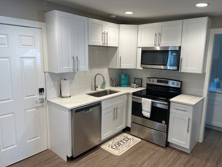 Trendy & Tranquil 1-bedroom Stay · Brighton 7 - Brighton, CO