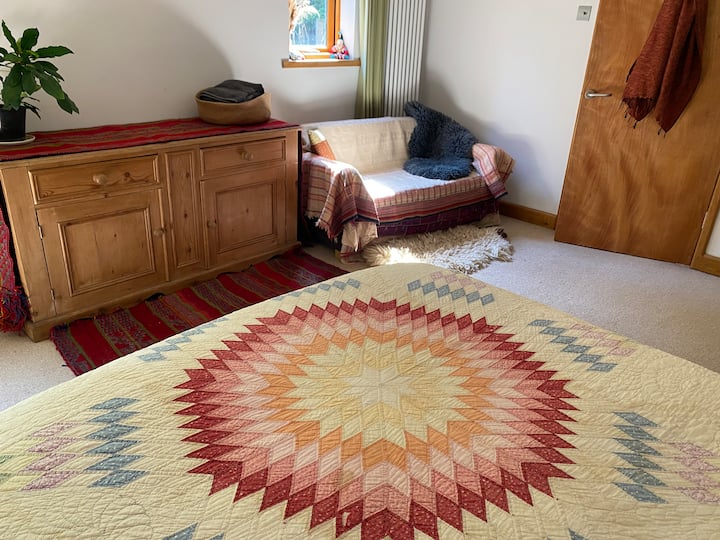 Large Quiet Room In Arty Home, Leafy Eco Village. - Filton