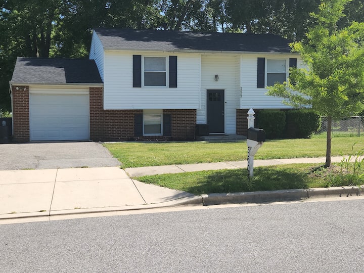 Newly Renovated 2 Bathroom 2 Bedroom Home - Clinton, MD