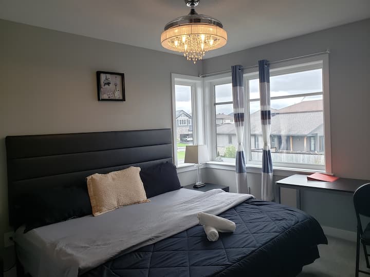 Spacious Private Room W/king Bed+wifi Inkanata#1 - Ottawa