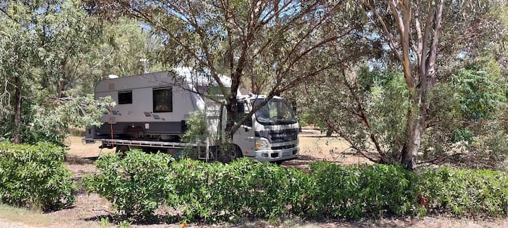 Rv Caravan In Rural Setting On The Edge Of Town - Gunnedah