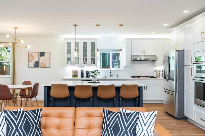 6b/4ba Sfh In Leschi W/backyard 8 Beds Sleeps 16 - Seattle, WA