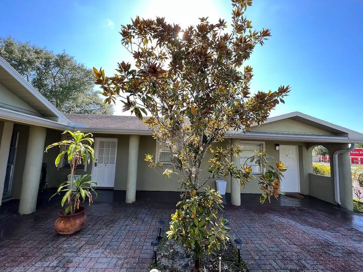 Lovely Comfy And Clean 2 Bedroom/1bath Apartment - New Port Richey, FL
