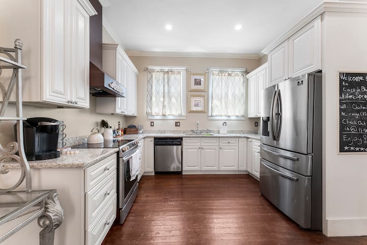 4br Historic Home With Outdoor Space & Porches - Jacksonville, FL