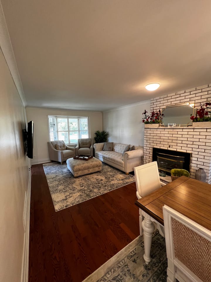 Gorgeous & Cheerful 4-bedroom Home For Big Groups - Vaughan