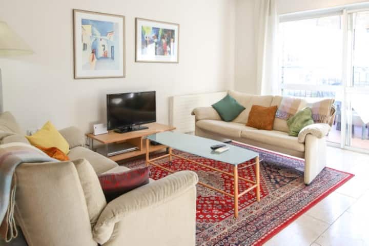 Spacious & Located Next To Emek Refaim W/ Parking! - Jerusalem