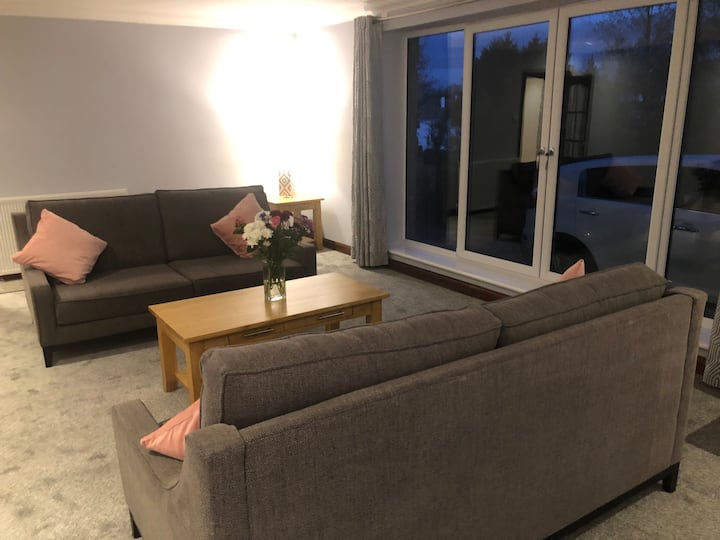 ‘Argyll’ - A Very Spacious 2 Bedroom Home - Glasgow