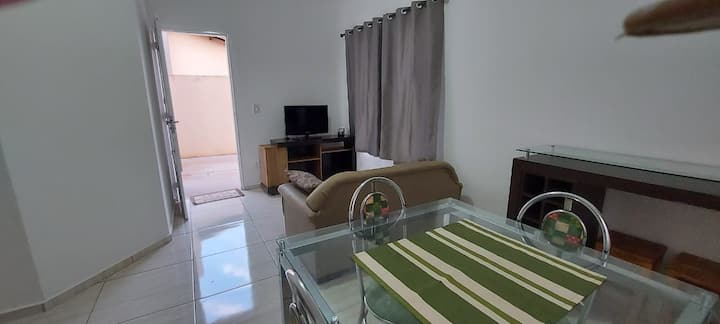 Casa 01 - 3 Quartos Com Estacionamento - Campo Grande