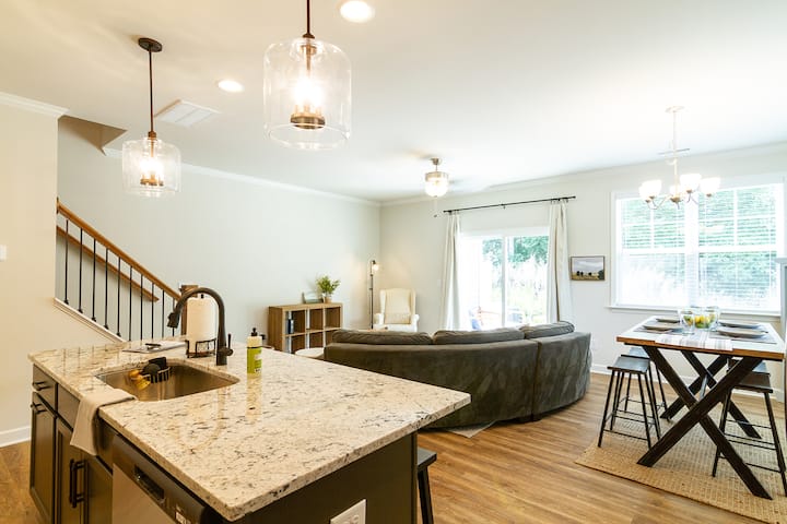 Cheerful Townhome In The Heart Of Rolesville - Wake Forest